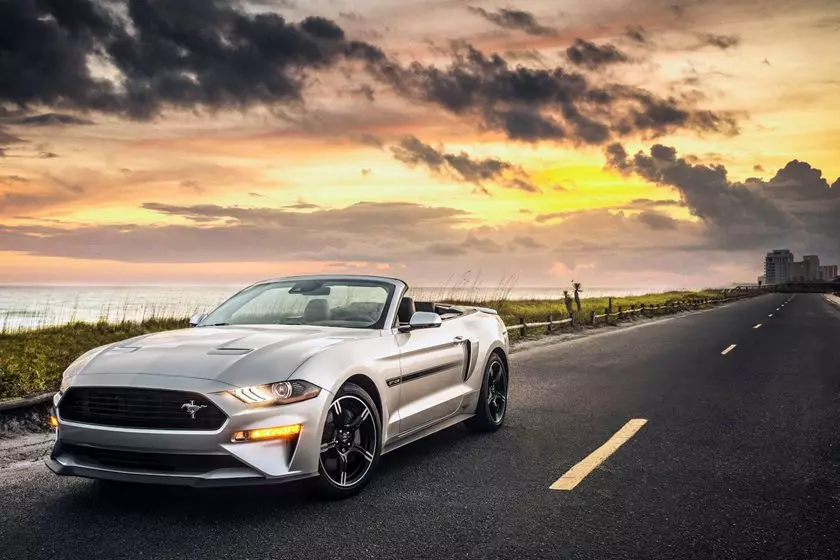 2019 Ford Mustang-ը ավելացնում է Կալիֆորնիայի հատուկ, Rev-Matching Six-Speed ձեռնարկը 26922_7
