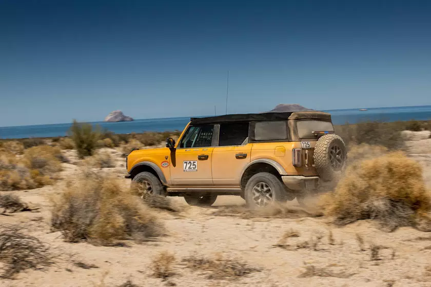 Bone Stock Ford Bronco aplasta el terreno más duro de México 26923_2