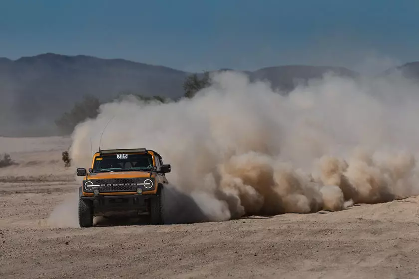 Bone Stock Ford Bronco aplasta el terreno más duro de México 26923_3