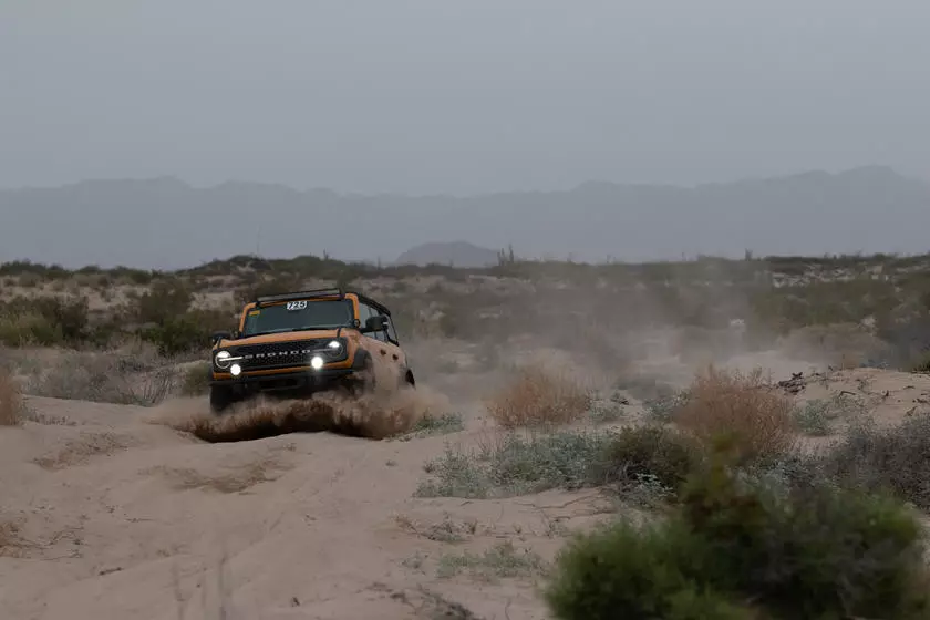 Bone Stock Ford Bronco aplasta el terreno más duro de México 26923_4