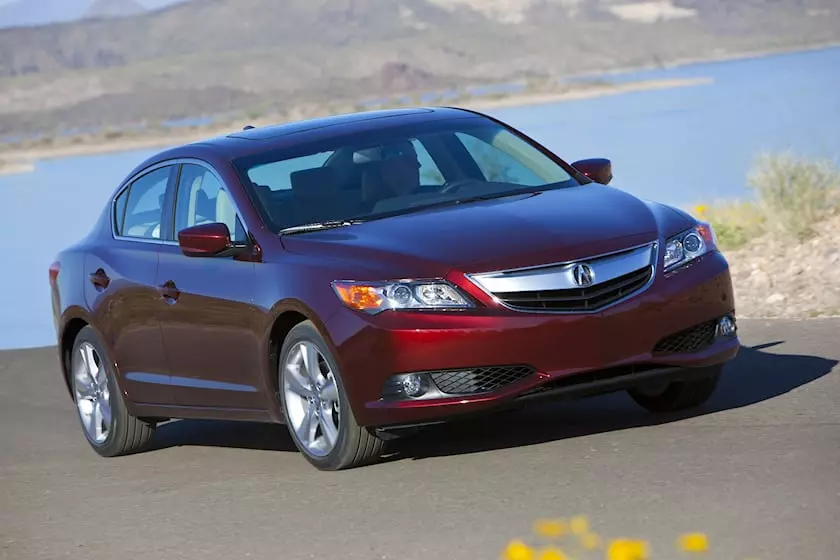 2013-2015 Acura ILX വലത് ഫ്രണ്ട് ത്രീ ക്വാർട്ടർ വ്യൂ