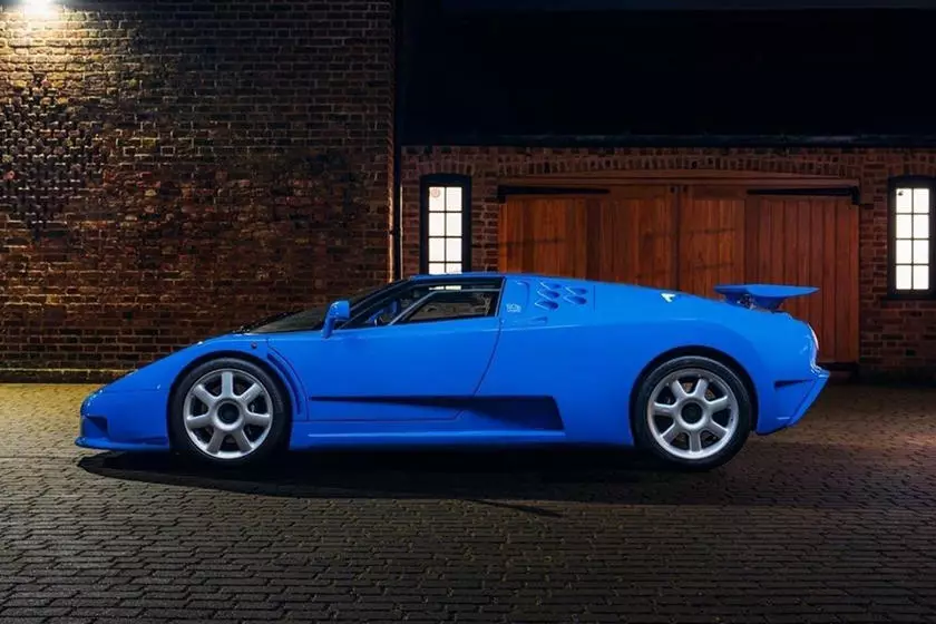 እጅግ በጣም አልፎ አልፎ Bugatti EB110 SS የ90ዎቹ ሬትሮ አሪፍ ነው። 26984_2