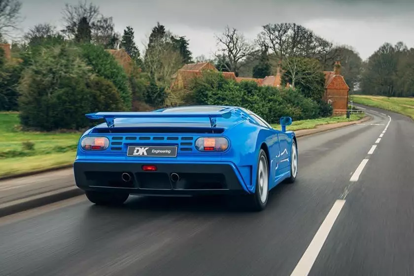 Супер рядко Bugatti EB110 SS е ретро готино от 90-те 26984_6