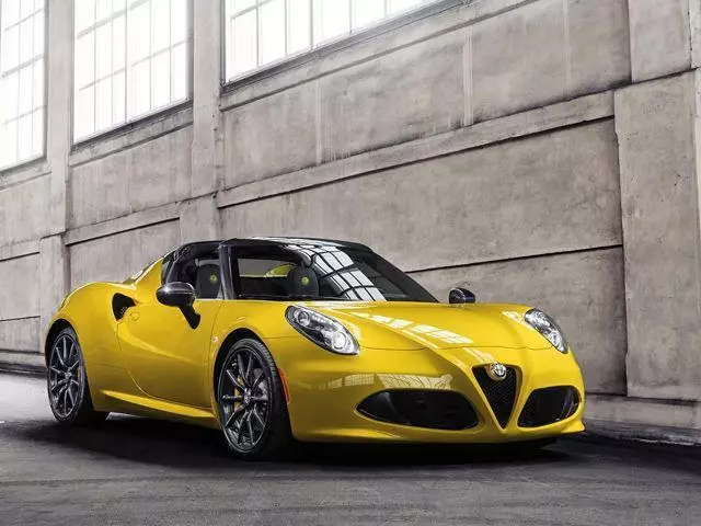 Nke a bụ ihe ike Alfa Romeo 4C anyị chọrọ site na mbido 2698_2