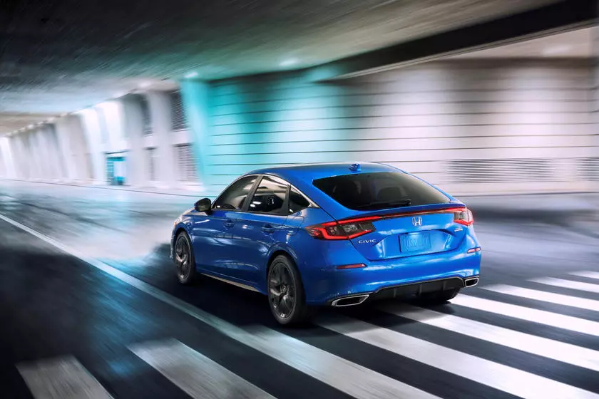 2022 թվականի Honda Civic Hatchback լրտեսը նկարահանում է հետևի տեսադաշտով վարելը