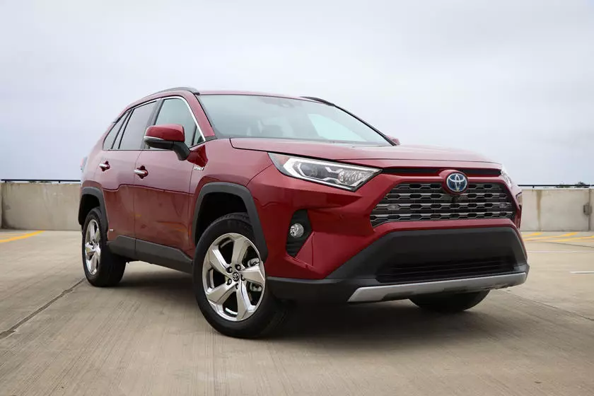 Vista angolare anteriore ibrida Toyota RAV4 2019-2021