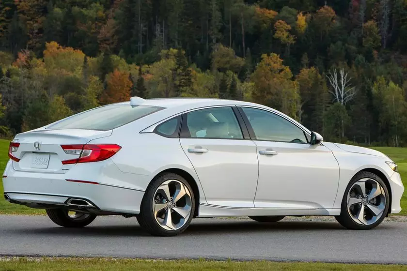 New Honda Accord දැනටමත් විකිණීමට අරගල කරන්නේ ඇයි? 27009_3