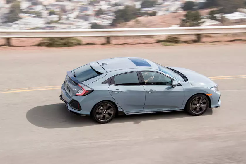 Honda Civic Hatchback 2017-2021 em movimento