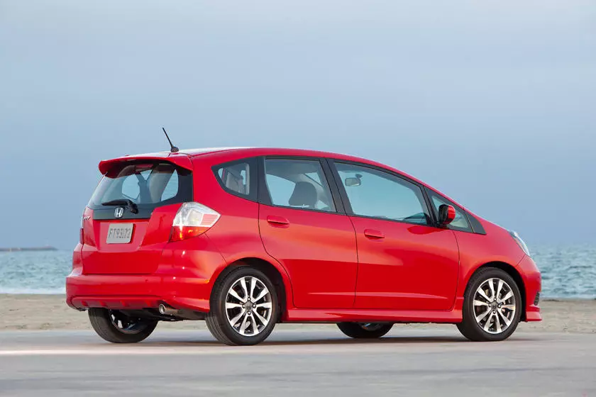 Honda Fit Hatchback 2009-2013 Vista de Ângulo Traseiro