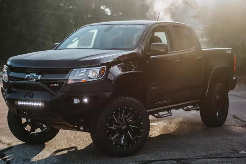 Ձեր Chevrolet Colorado-ն դարձրեք արտաճանապարհային մարտիկի նոր հանդերձանքով 27059_1