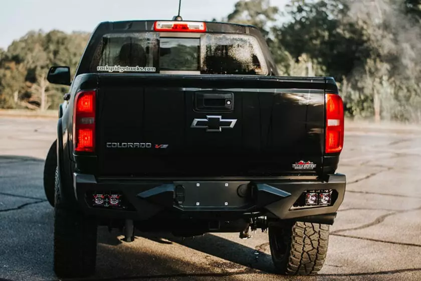 Kthejeni Chevrolet Colorado-n tuaj në një luftëtar jashtë rrugës me komplet të ri 27059_2