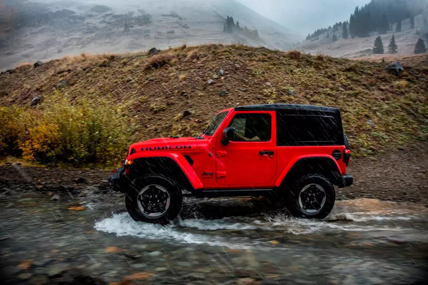 Vue latérale du Jeep Wrangler 2018-2020 Conduite