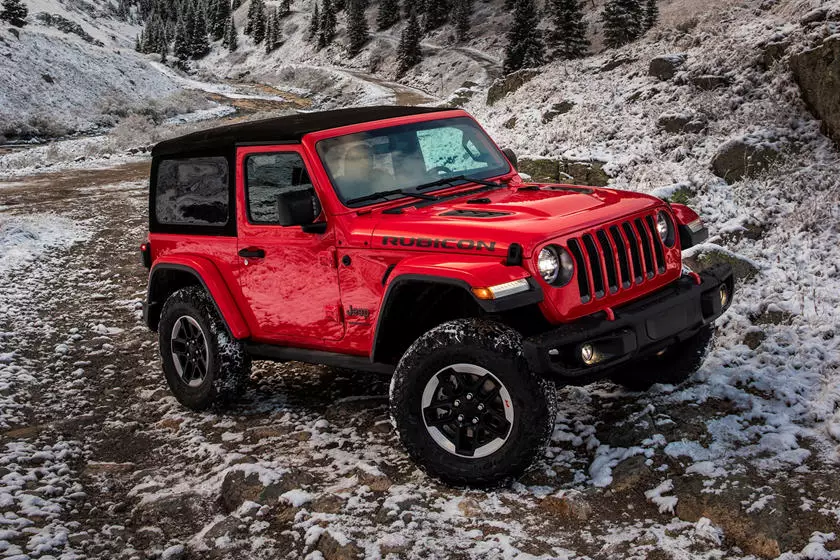 Vue d'angle avant du Jeep Wrangler 2018-2020