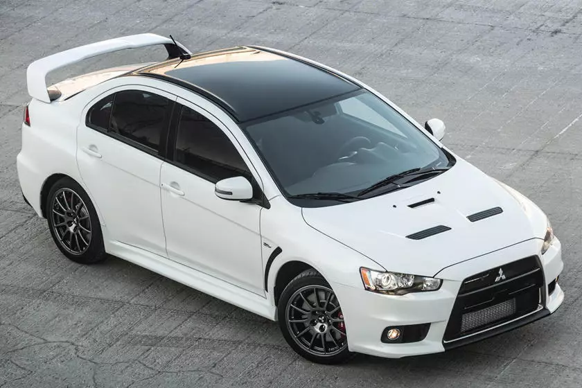 2010-2015 Mitsubishi Lancer Evolution Преден аголен поглед