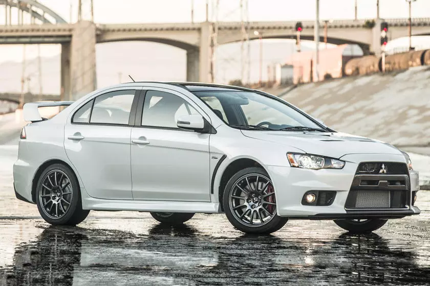 2010-2015 Mitsubishi Lancer Evolution Преден аголен поглед