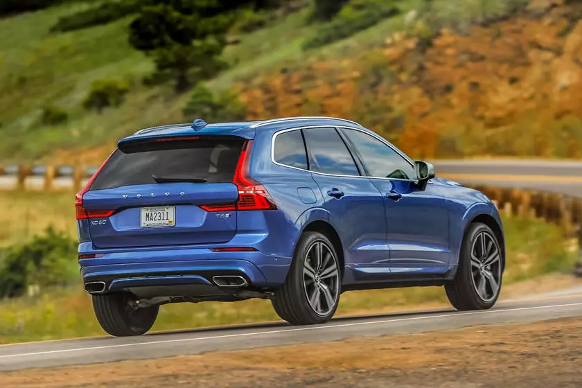 2018-2020 Volvo XC60 SUV Три четвърти заден десен динамичен