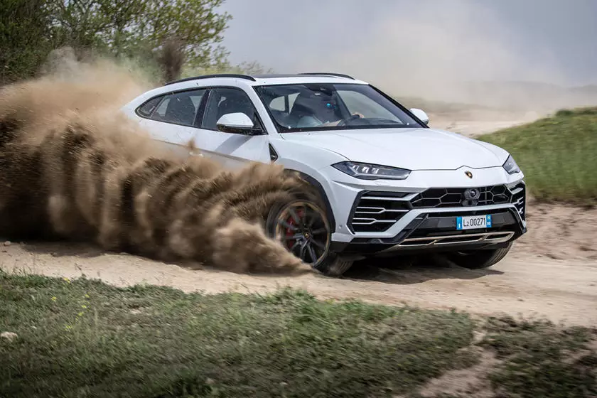 2019-2020 Lamborghini Urus akstur að framan