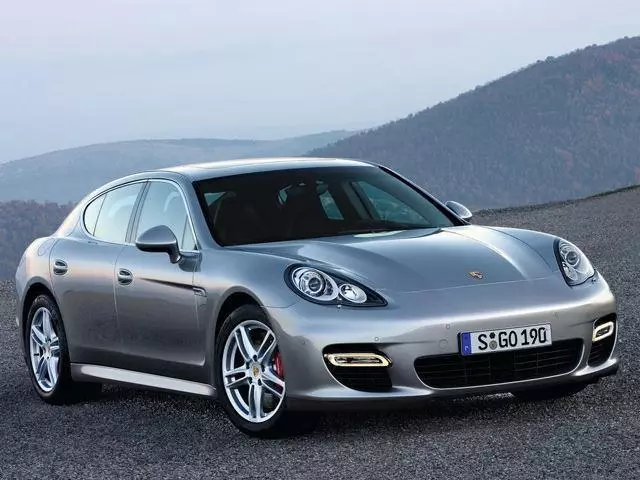 Porsche richiama Panamera e Cayenne per problemi al motore 2712_2