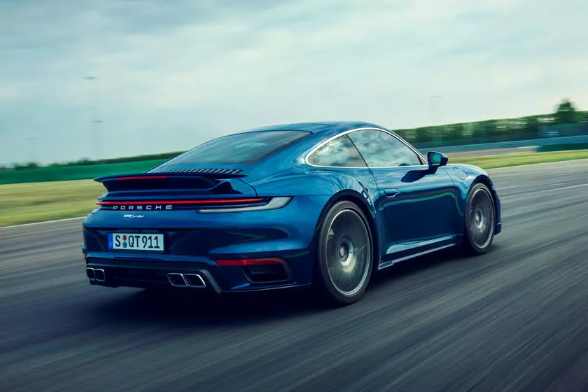 2021 Porsche 911 Turbo 572 at gücündə debüt edir 27142_2