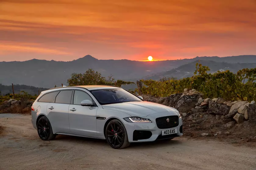 2018-2020 Jaguar XF Sportbrake aurreko angeluaren ikuspegia