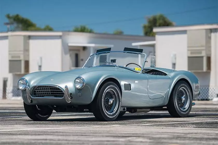 Ta Shelby Cobra 289 z 1964 roku jest jednym z najbardziej oryginalnych przykładów na Ziemi