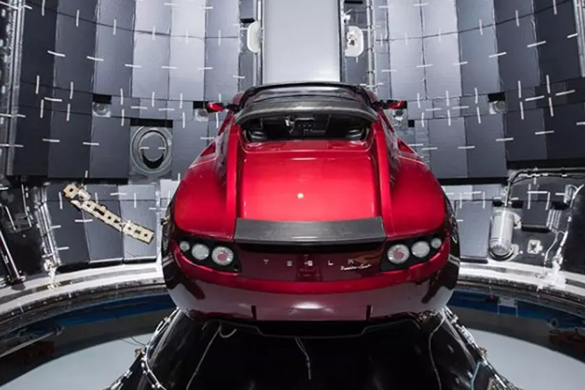 Elon Musk's Tesla Roadster gie krekt Mars foarby 27206_7