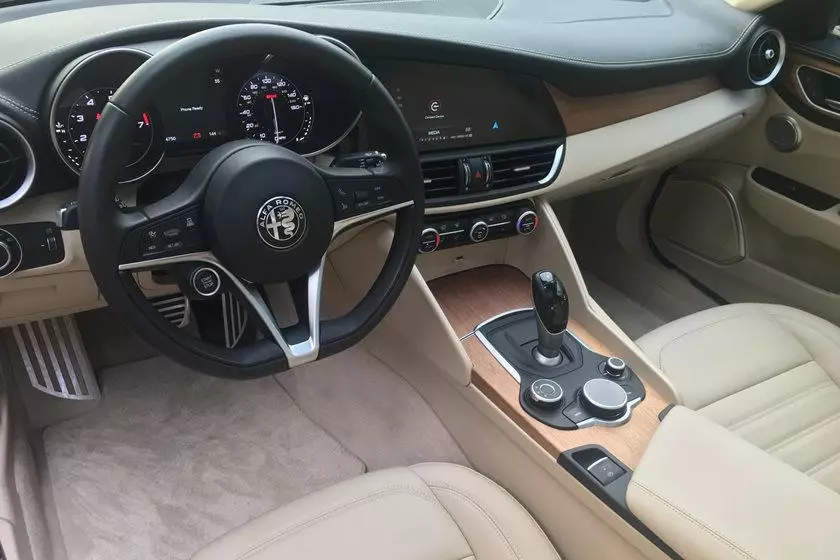 Alfa Romeo Giulia Ya riga ya Zama Mai araha sosai 2720_17