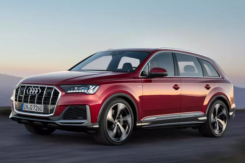 2020-2022 Audi Q7 فرنٹ ویو ڈرائیونگ