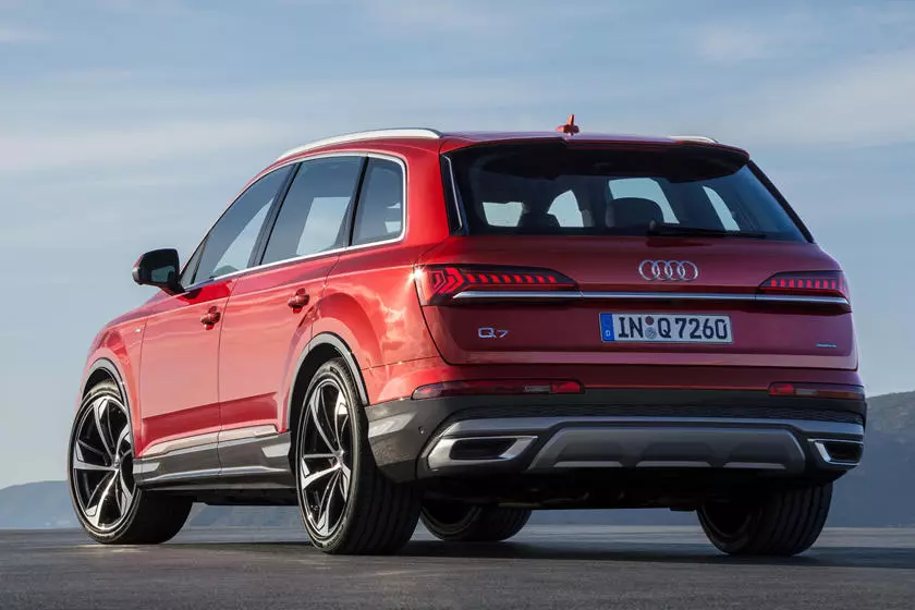 2020-2022 Audi Q7 Πίσω γωνιακή όψη