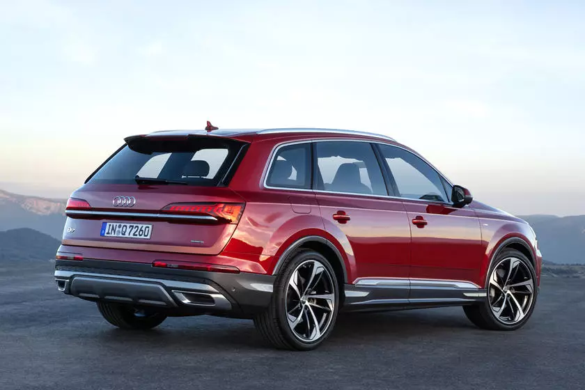 2020-2022 Audi Q7 የኋላ አንግል እይታ