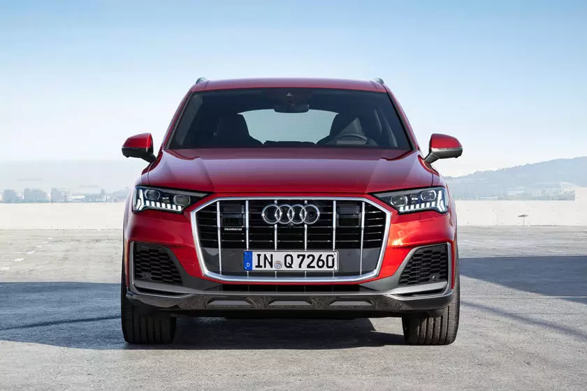 Vue de face de l'Audi Q7 2020-2022