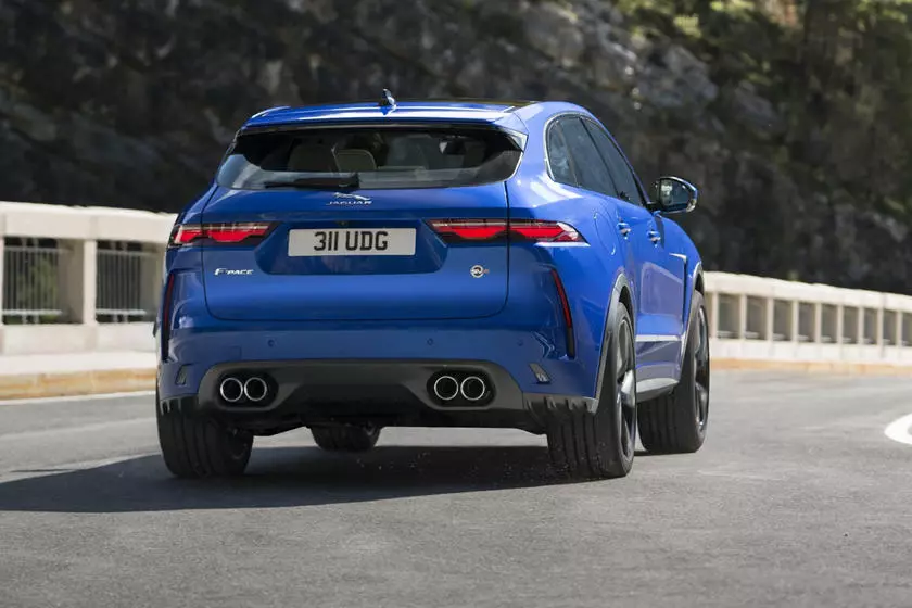 د سیکسیر سره لیدنه وکړئ، سویفټر 2021 جاګور F-Pace SVR 27240_3