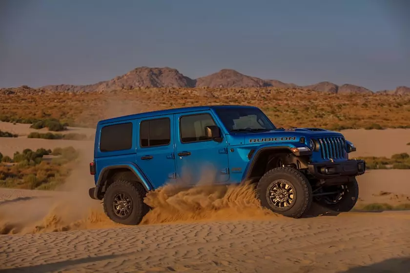 2021-2022 Jeep Rubicon 392 साइड परिप्रेक्ष्य ड्राइभिङ