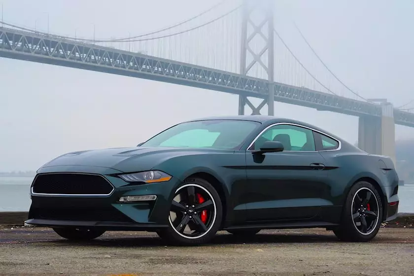 2019 -2020 Ford Mustang Bullitt มุมมองด้านหน้า