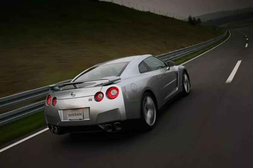 Ny Nissan GT-R dia fiara nofinofy azonao alaina izao 27306_3