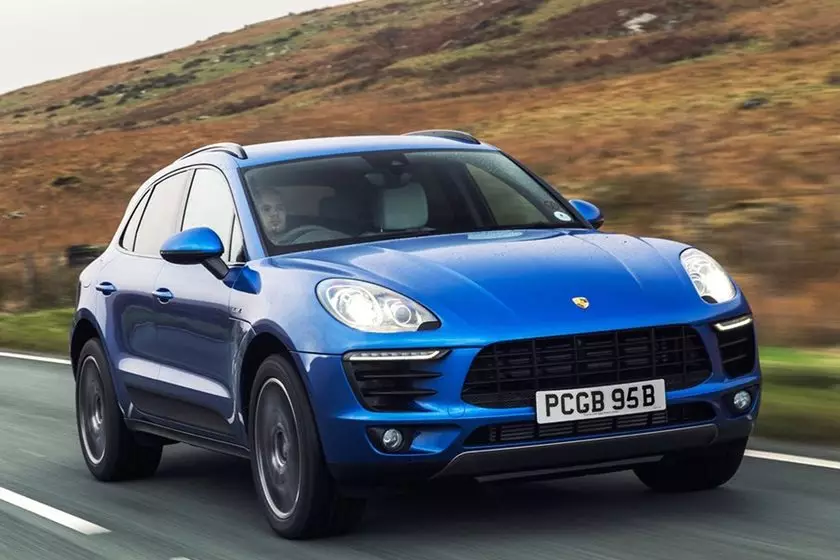 Gandrīz 60 000 Porsche Macan un Cayenne automašīnu atsaukti par nelegālu programmatūru 27450_1