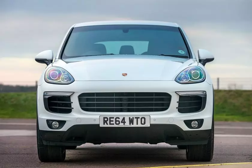 Gandrīz 60 000 Porsche Macan un Cayenne automašīnu atsaukti par nelegālu programmatūru 27450_2