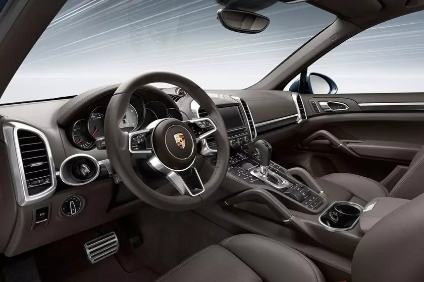 Gandrīz 60 000 Porsche Macan un Cayenne automašīnu atsaukti par nelegālu programmatūru 27450_6