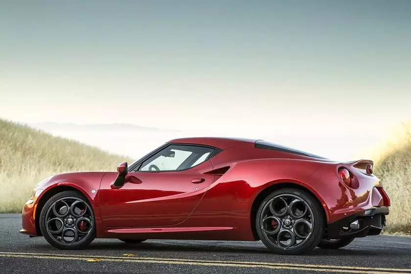 Federasiyo Ihatira Alfa Romeo 4C Kubona Kamera Yinyuma? 27497_3