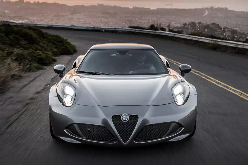 Feds yo ap fòse Alfa Romeo 4C a jwenn yon kamera sovgad? 27497_4