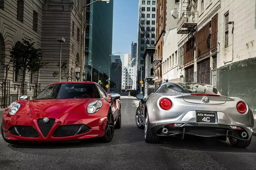 Feds-ku waxay ku qasbayaan Alfa Romeo 4C inuu helo kamarad kaabta? 27497_5