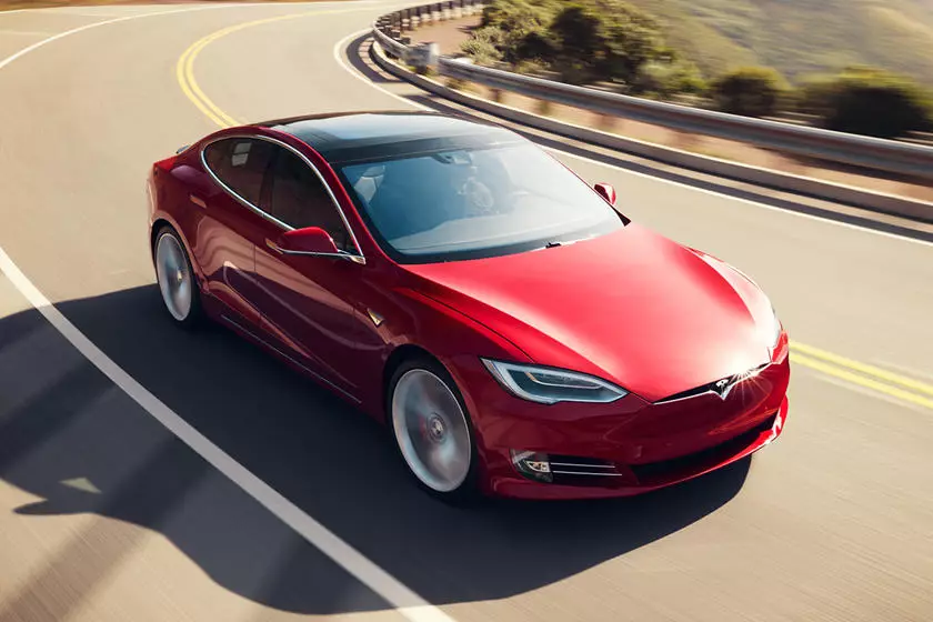 2017-2019 Tesla Model S Возење со преден поглед