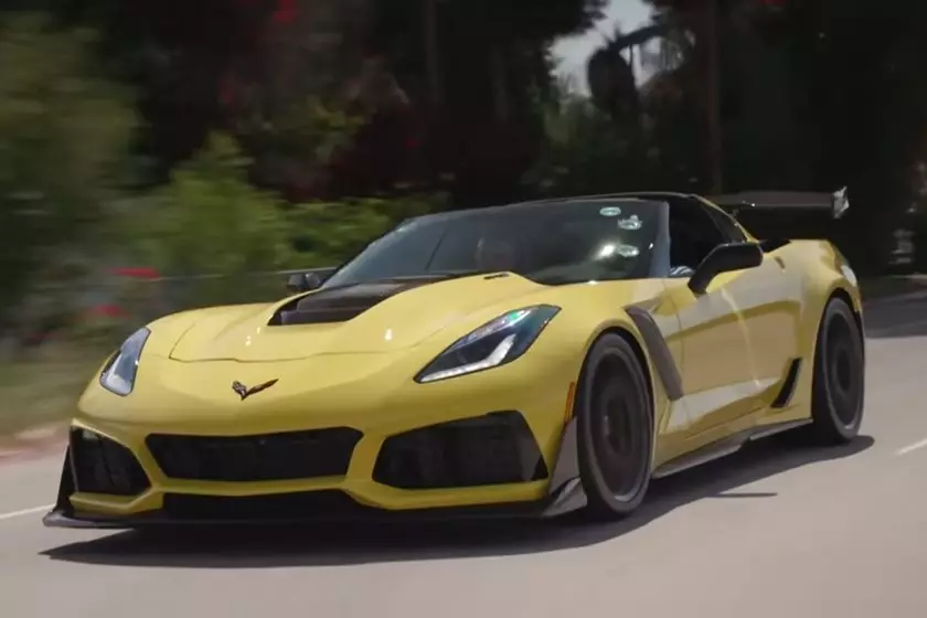 Džejs Leno izmanto 2019. gada Chevrolet Corvette ZR1, lai pagrieztu 200 jūdzes stundā 27629_1