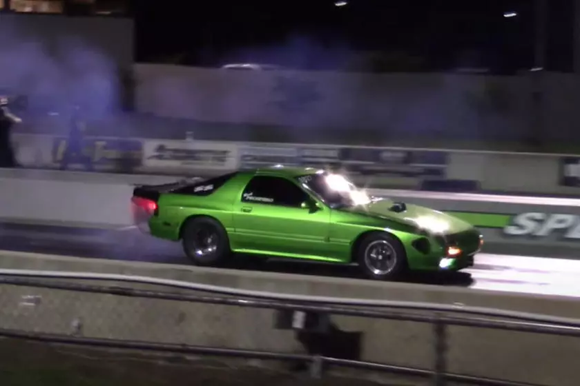 Mazda RX-7 Met Turbocharged Chevy V8 Is Een Drag Strip Killer 27640_3