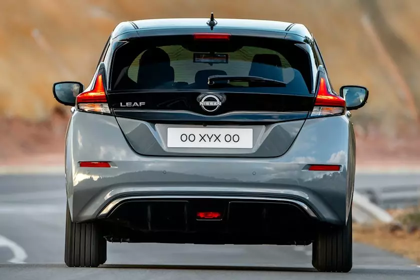 Nissan ၏ Legendary Leaf သည် သိမ်မွေ့သော နိပ်/တက်ခ်ကို ရရှိသည်။ 27644_11