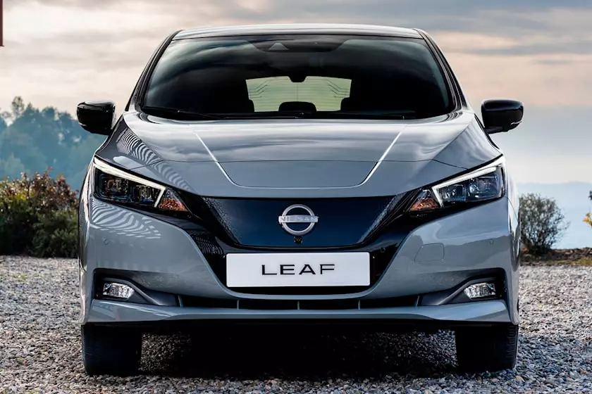 Nissan ၏ Legendary Leaf သည် သိမ်မွေ့သော နိပ်/တက်ခ်ကို ရရှိသည်။ 27644_2