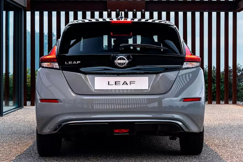 Nissan ၏ Legendary Leaf သည် သိမ်မွေ့သော နိပ်/တက်ခ်ကို ရရှိသည်။ 27644_6