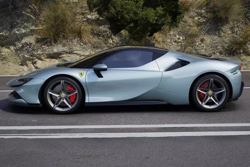 ເສຍເວລາໃນການເຮັດວຽກກັບ Ferrari's SF90 Configurator 27667_2