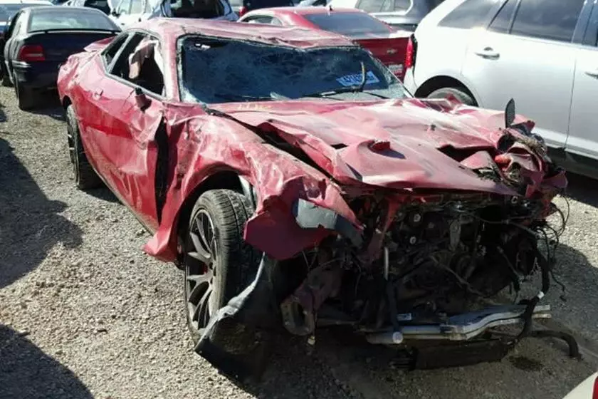 Mi a fene történt ezzel a Dodge Challenger Hellcattel?