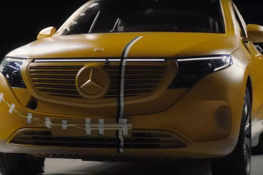 Mercedes-Benz avārijas testa manekeni liks jums pasmaidīt 27769_3